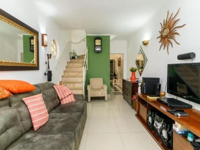 Atraente casa para venda em Parque Colonial com 3 quartos, sendo 1 suíte, 93m²