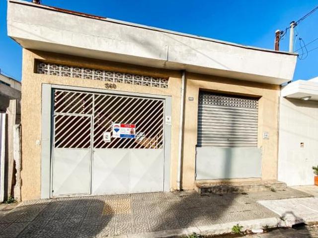 Agradável casa para venda em Vila Zat com 4 quartos, sendo 1 suíte, 314m²
