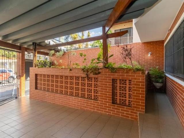 Versátil casa para venda em Vila Madalena com 3 quartos, sendo 1 suíte, 228m²