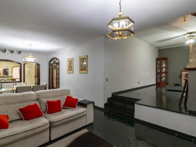 Versátil casa para venda em Vila Rosália com 3 quartos, sendo 1 suíte, 269m²