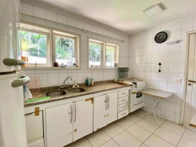 Espetacular casa para venda em Vila Santo Antônio com 4 quartos, sendo 2 suítes, 433m² remaxincorp