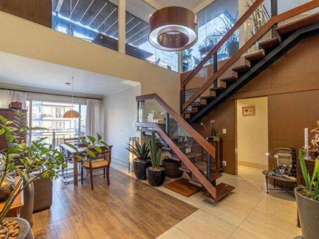 Versátil duplex para venda em Cambuí com 4 quartos, sendo 3 suítes, 251m²