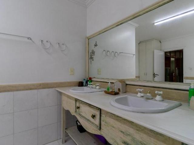 Atraente sobrado para venda em Guarapiranga com 5 quartos, sendo 3 suítes, 650m² theremaxcollectio