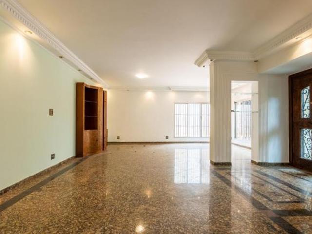 Atraente sobrado para venda em Moema com 3 quartos, sendo 3 suítes, 261m² remaxfront#MYBAH