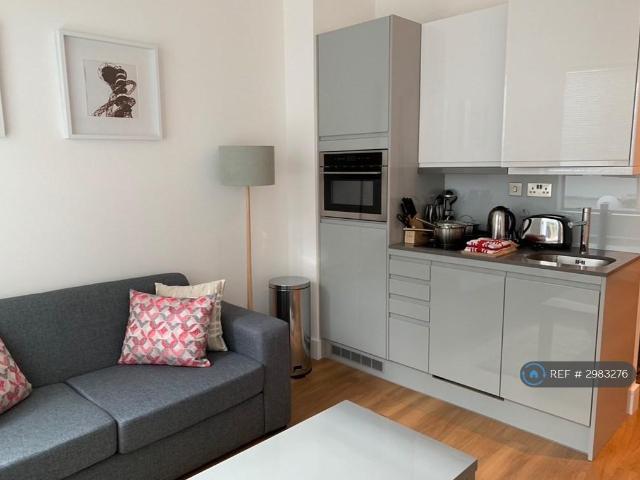 Atria House, Slough, SL1 1 bed flat to rent £1,150 pcm £265 pw