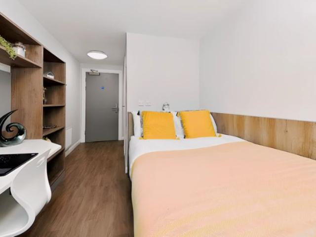 Attic En Suite