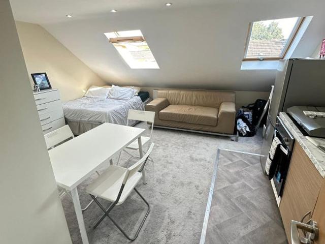 Attic Studio Flat for 2 606£ Pcm Each Tenant