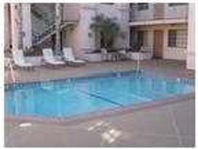 Attractive 1 bed, 1 bath. Pet OK!