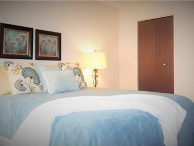 Attractive 1 bed, 1 bath. Pet OK!