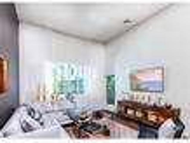 Attractive 2 bed, 2 bath