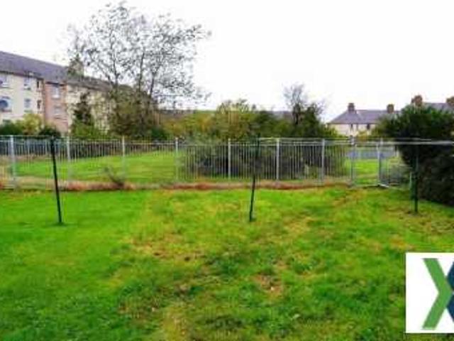 Attractive, 2nd floor, 2 bedroom flat near Granton waterfront available March