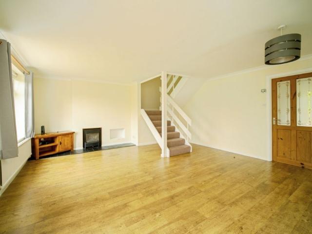 Attractive 3/4 bed family home to let in Frimley, near Tomlinscote School