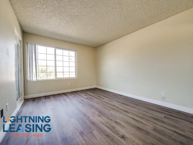 Atwater Cool – Sunny 1 Bedroom with Balcony, Parking & Pet Friendly Perks Wifi and Cable included!