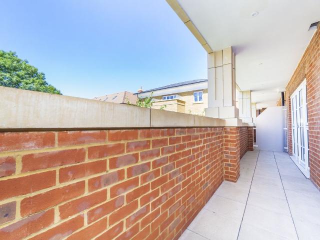Atwell Court, 931 High Road, London N12, 2 bed flat to rent, £2,450 pcm | PrimeLocation