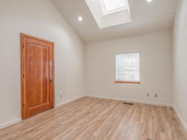 Auburn Landing: The Residence_Bedroom 5