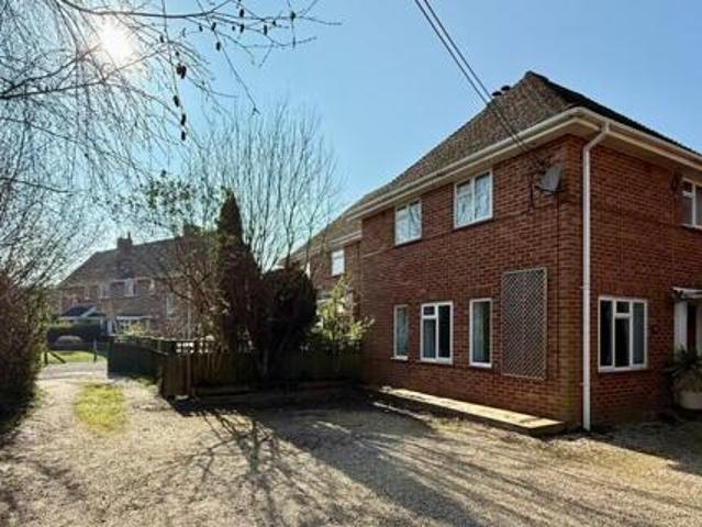 Auckland Avenue, Brockenhurst, 3 Bedroom Semi detached