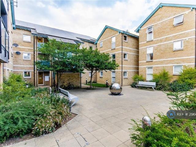 Auckland Court, Cambridge, CB5 2 bed flat to rent £1,450 pcm £335 pw
