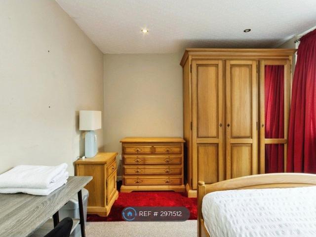 Auckland Close, Nottingham NG7, 2 bed flat to rent, £900 pcm | PrimeLocation