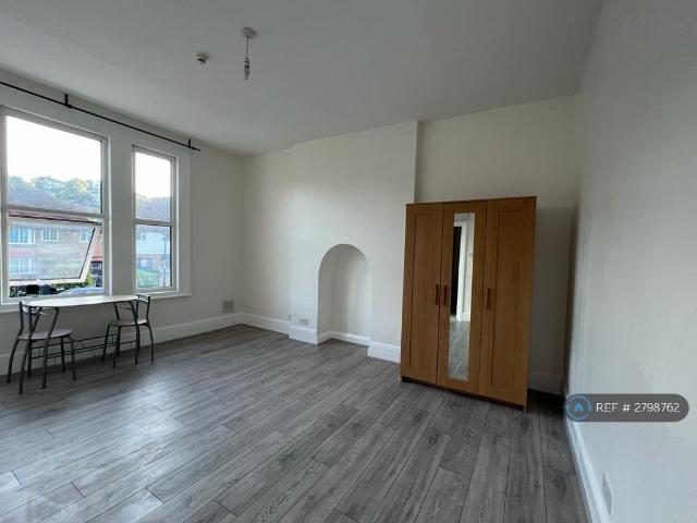Auckland Road, London, SE19 Studio to rent £1,150 pcm £265 pw