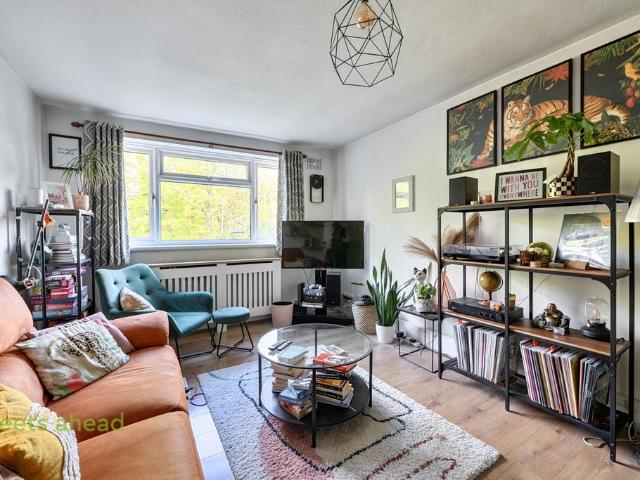 Auckland Road, London, SE19 2 bed apartment to rent £1,700 pcm £392 pw