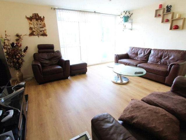 Audley Court, Canberra Drive. 3 bed apartment to rent £2,100 pcm £485 pw