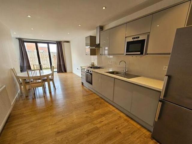 Audley Road, London, 2 Bedroom Apartment