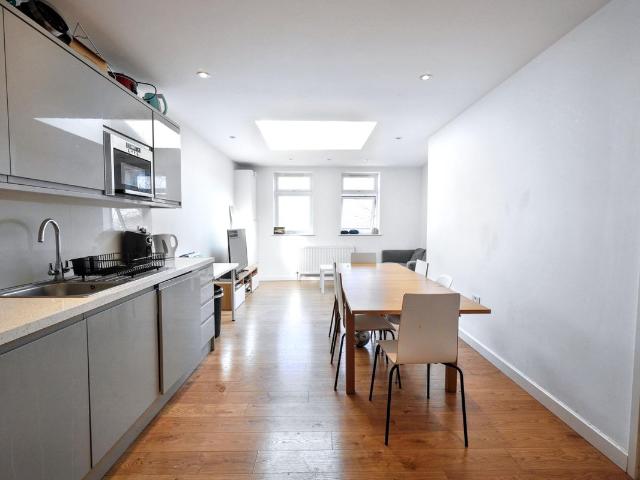 Audley Road, London NW4, 3 bed flat to rent, £2,800 pcm | PrimeLocation