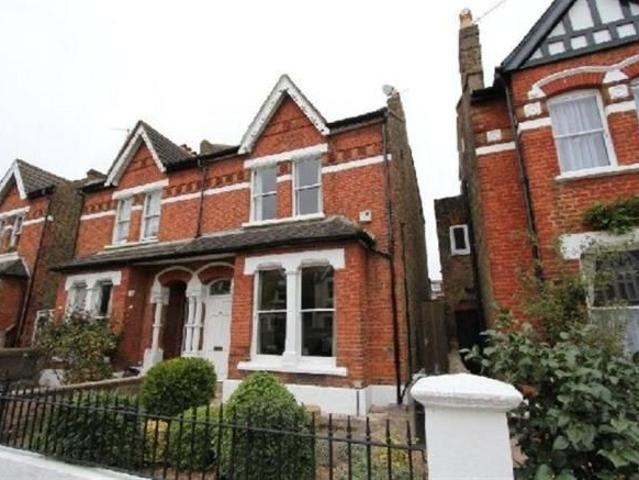 Audley Road, London NW4, 4 bed detached house to rent, £3,300 pcm | PrimeLocation