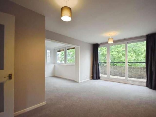 Augustus Close, Brentford, TW8