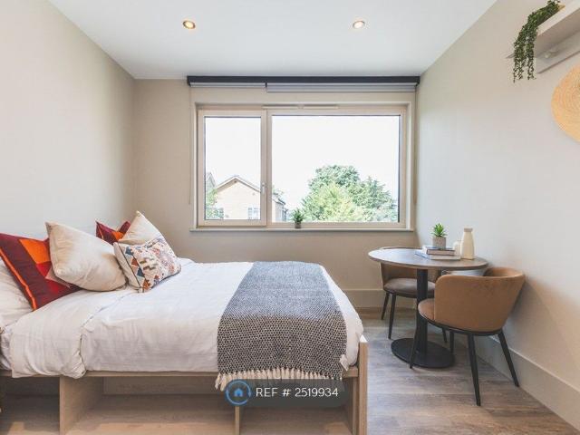 Augustus Road, London SW19, Room to rent, £1,430 pcm | PrimeLocation
