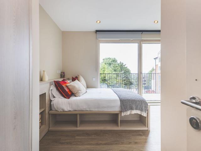 Augustus Road, London SW19, Room to rent, £1,660 pcm | PrimeLocation