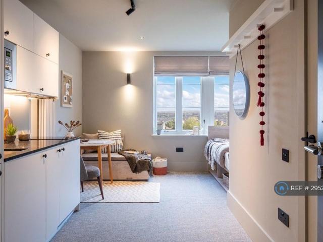 Augustus Road, London, SW19 Studio to rent £1,712 pcm £395 pw