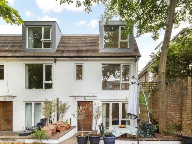 Augustus Road, Wimbledon SW19, 2 bed property to rent, £2,750 pcm | PrimeLocation