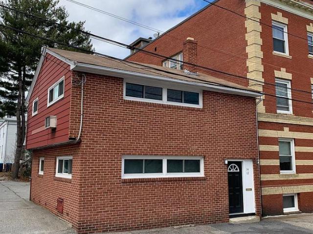 August 1! Nice 1 BR Apt. In EastsideWalk to Brown