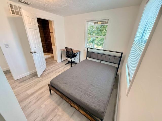 August 2026 Renovated Guest Home on Davis St – Pri