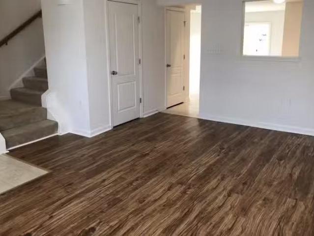 August is rent free! Move in now and first rent pa 18 Fast Vi.