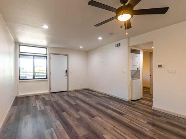 August Move 1 Bedroom Apartment for Rent at 5402 Gaston Ave, Dallas, TX 75214