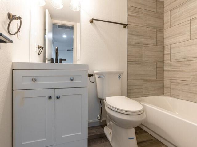 August Move 1 Bedroom Apartment for Rent at 5402 Gaston Ave, Dallas, TX 75214
