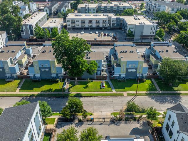 August Special at Nuvo Park Place Apartments – Tour Today & Get $300 OFF Your First Month's Rent! 2 Bedroom Apartment for Rent at 2116 N Garrett Ave, Dallas, TX 75206