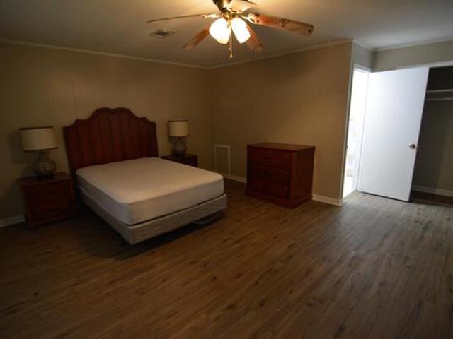 Augusta Cozy & Newly Renovated with Dining Area. Convenient location to downtown and interstates