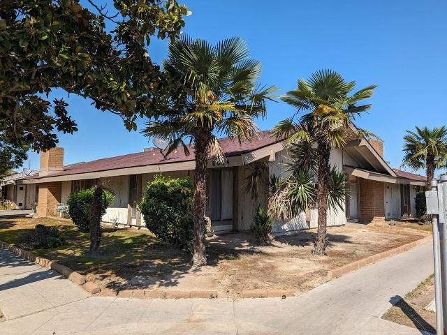 Augusta St 6014 4 Plex 2 Bedroom Apartment for Rent at 6014 N Augusta St, Fresno, CA 93710