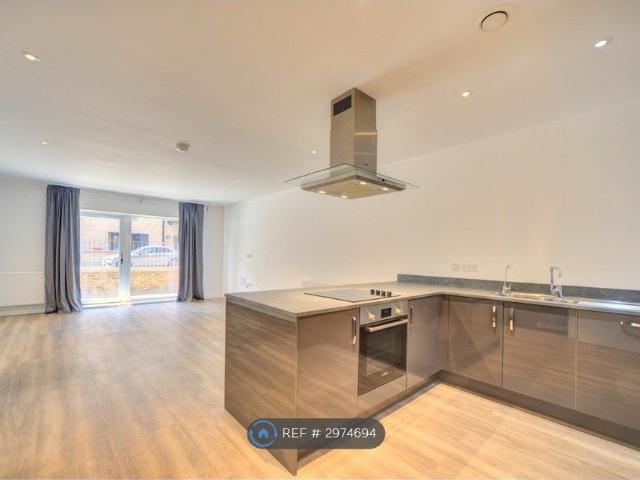 Augustine Court, London SE18, 3 bed flat to rent, £2,900 pcm | PrimeLocation