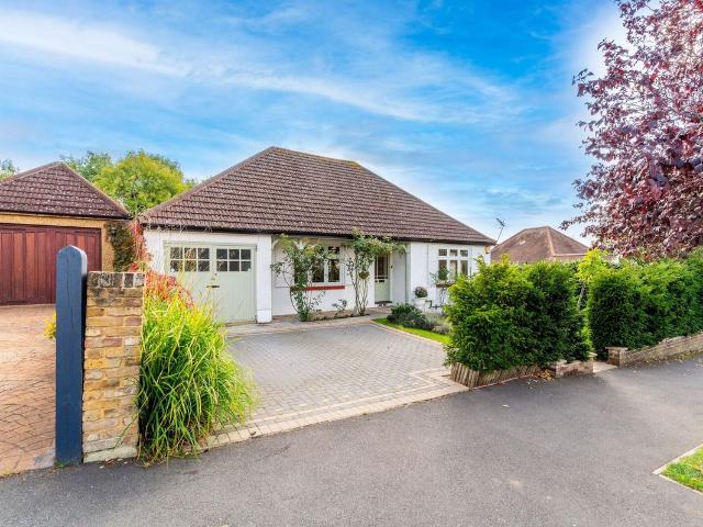 Aultone Way, Sutton SM1, 4 bed bungalow to rent, £3,000 pcm | PrimeLocation