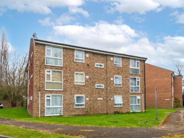 Aurum Close, Horley RH6, 1 bed property to rent, £1,200 pcm | PrimeLocation