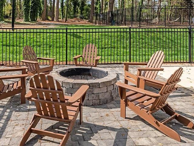 Aurora 1 Bedroom Apartment for Rent at 1425 Eastcrest Dr, Charlotte, NC 28205 Briarcreek Woodland