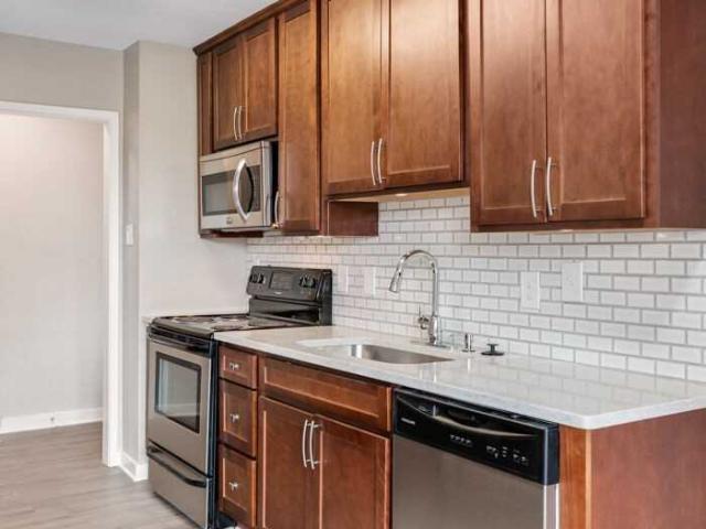 Aurora 2 Bedroom Apartment for Rent at 1425 Eastcrest Dr, Charlotte, NC 28205 Briarcreek Woodland