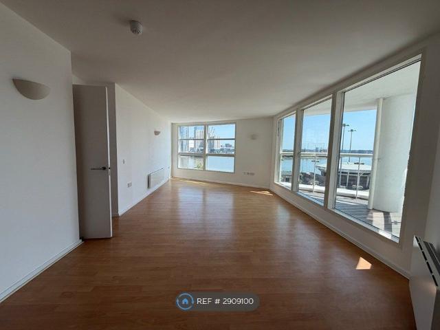 Aurora Building, London E14, 2 bed flat to rent, £3,000 pcm | PrimeLocation