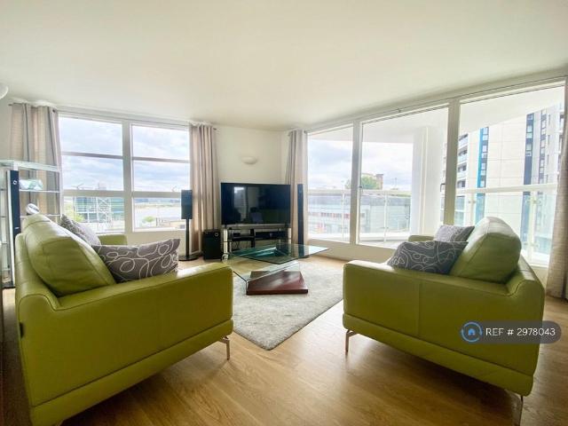 Aurora Building, London, E14 2 bed flat to rent £2,450 pcm £565 pw