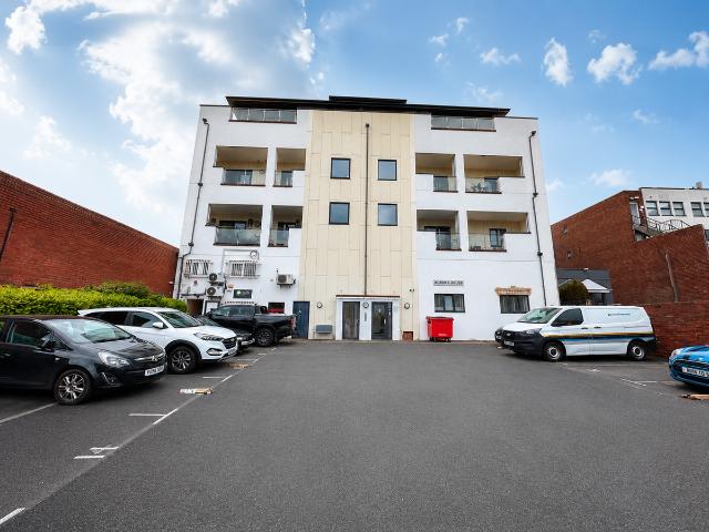 Aurora House, Curzon Road, Waterlooville PO7, 2 bed flat to rent, £1,200 pcm | PrimeLocation