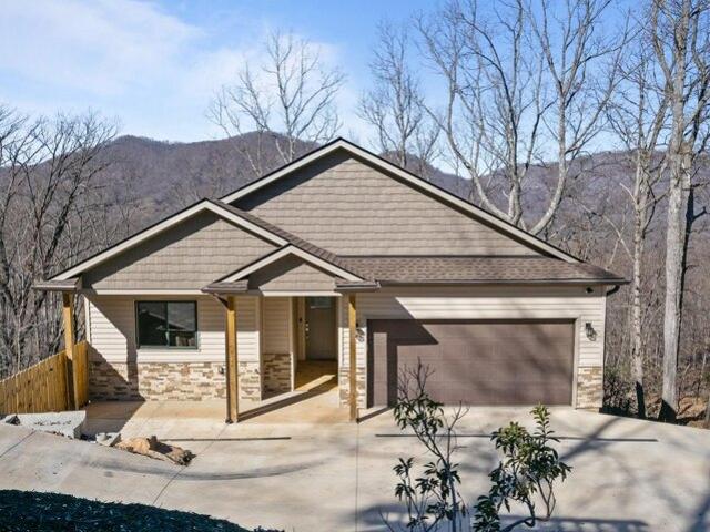Aurora Ln, Tryon, Home For Sale